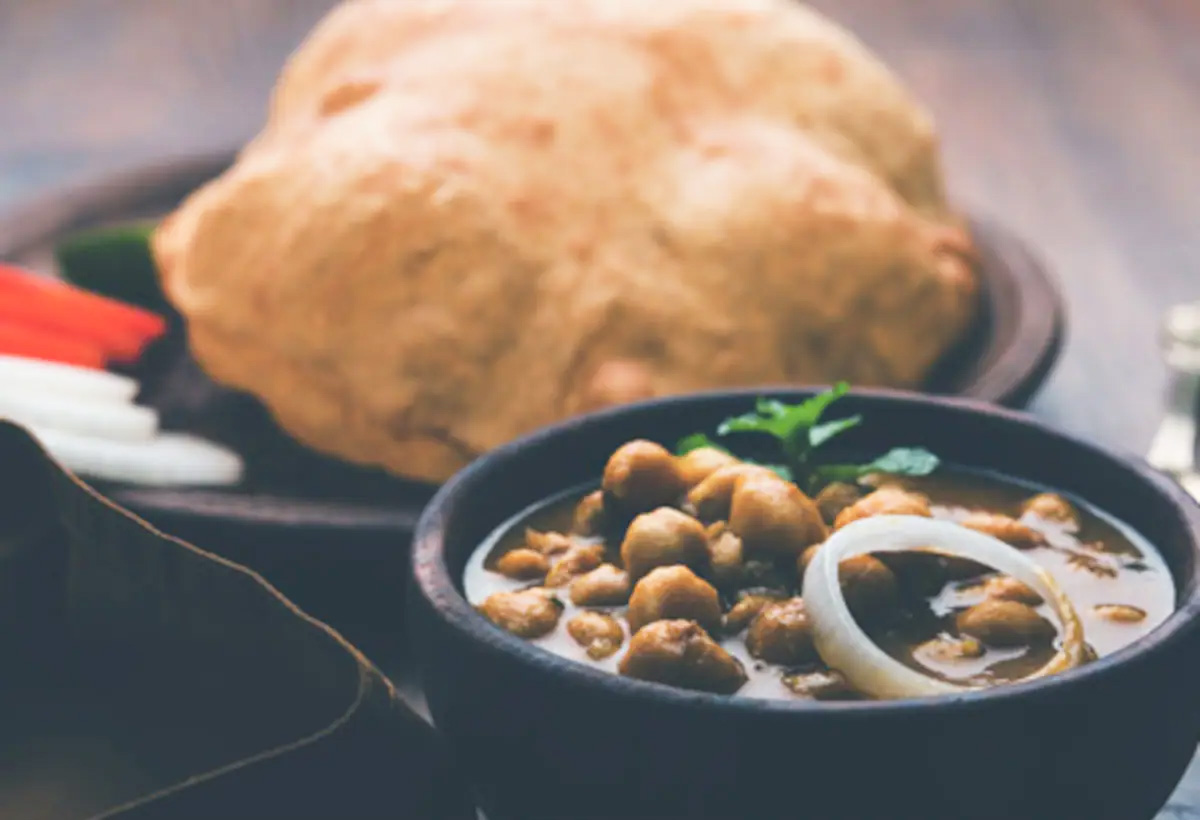 Top 7 Chole Bhature Shops In Delhi ( Sitaram Diwan Chand )